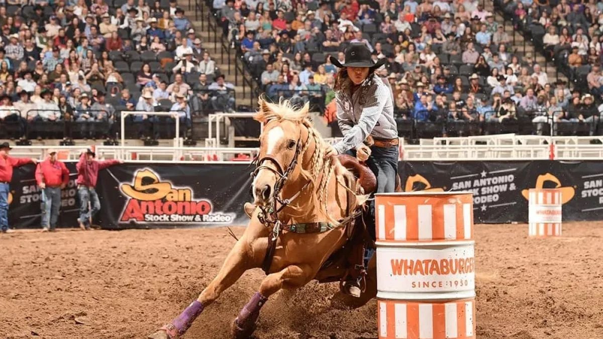 Hailey Kinsel NFR Arena Record in Barrel Racing