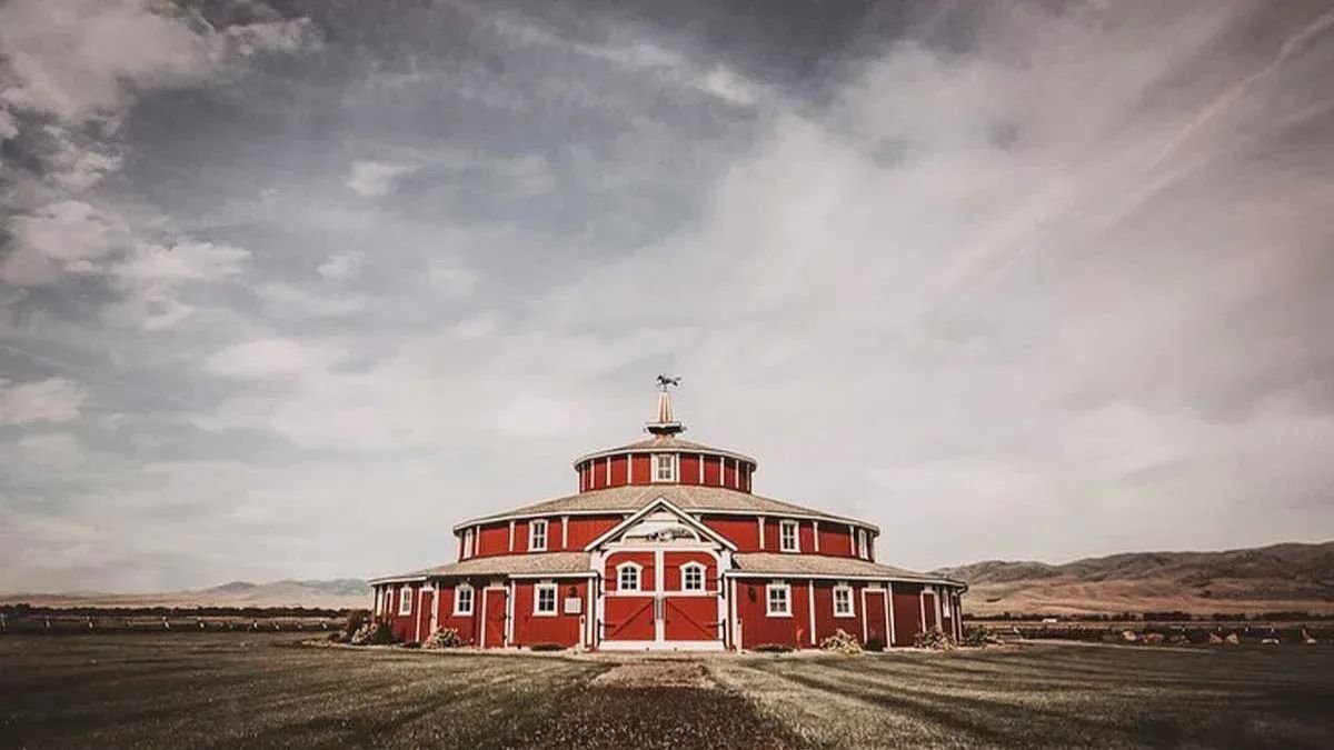 The Historic Round Barn at Twin Bridges: A Montana Icon